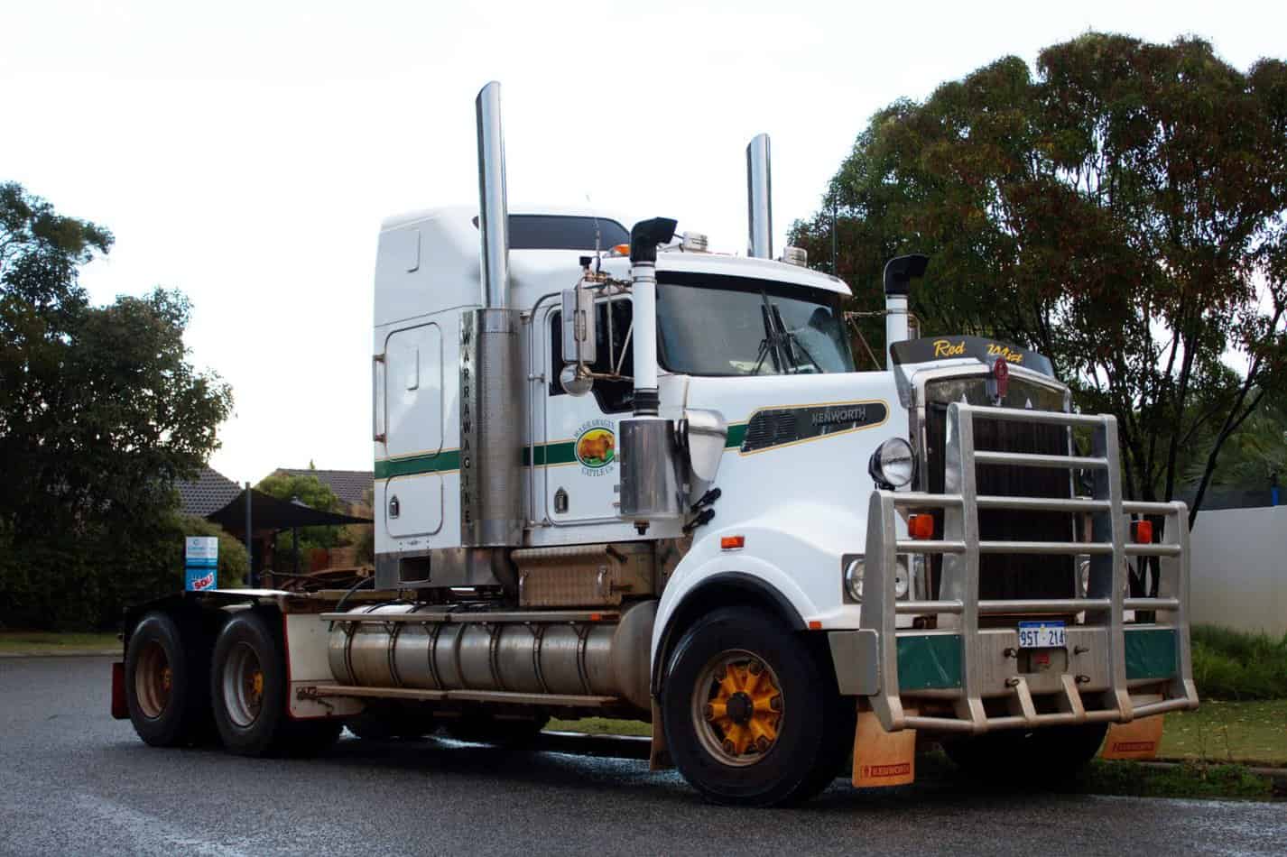 How to Install a Peterbilt 379 Windshield – Big Rig Pros
