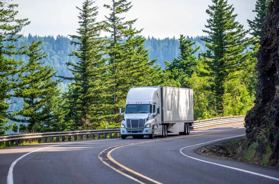 Best Scenic Truck Driving Routes – Big Rig Pros